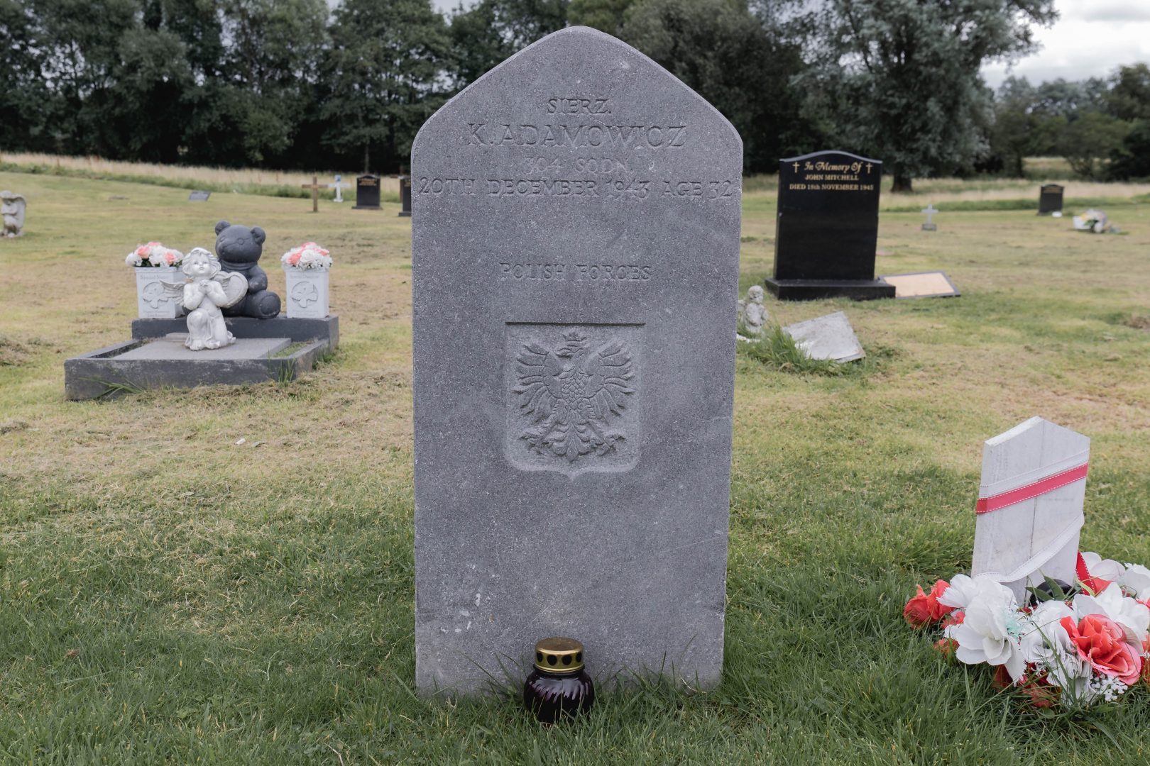 Polish Air Force Military Graves at Milltown Cemetery, Belfast - Polish ...